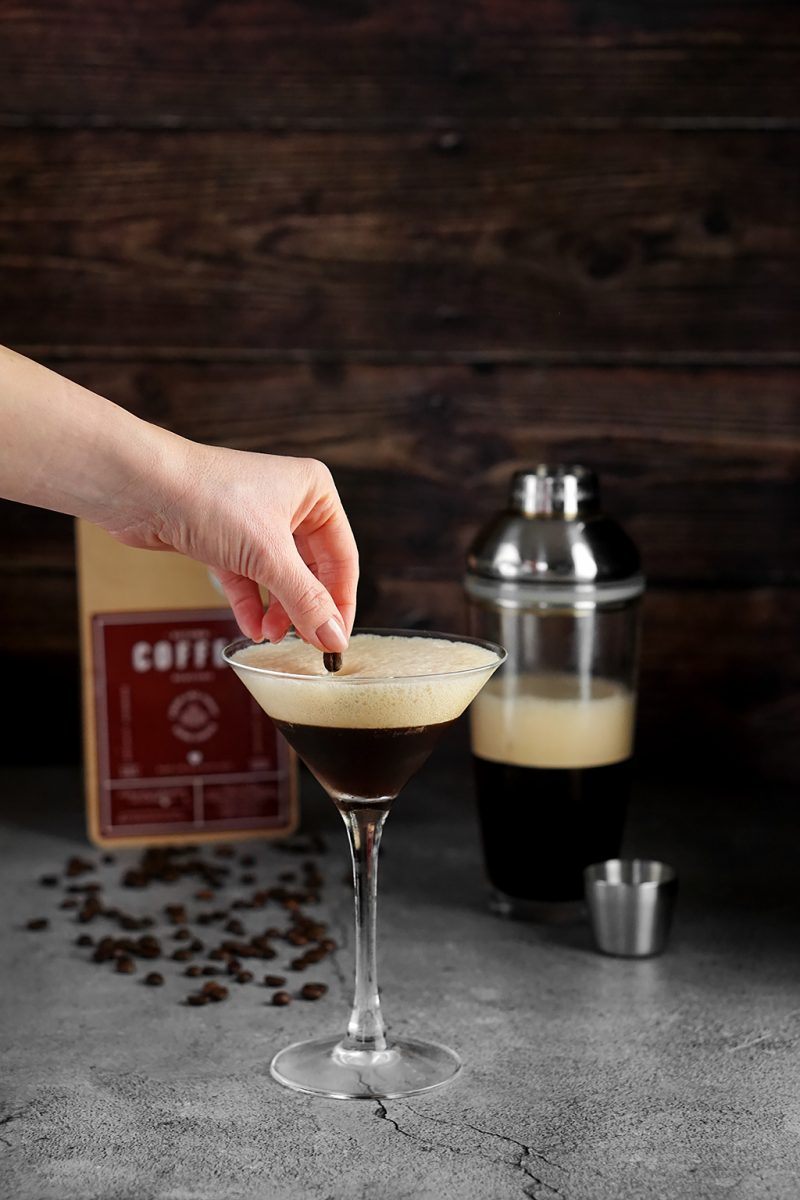 Espresso martini - recipe for a coffee cocktail - Blog Coffeedesk.com