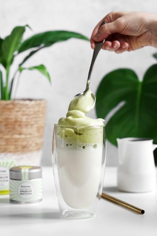Dalgona matcha - our delicious recipe! - Blog Coffeedesk.com